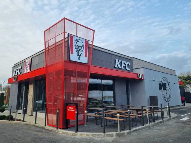 FOTO Primul restaurant KFC din România echipat cu panouri fotovoltaice ...
