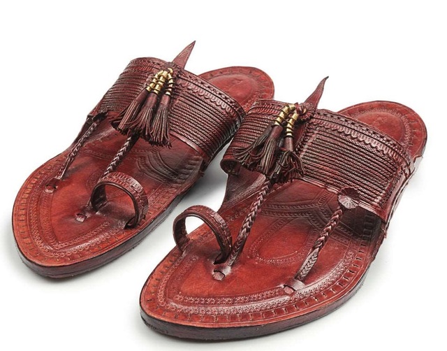Scandal: Prada, acuzată că a copiat designul unor sandale de doar 12 ...