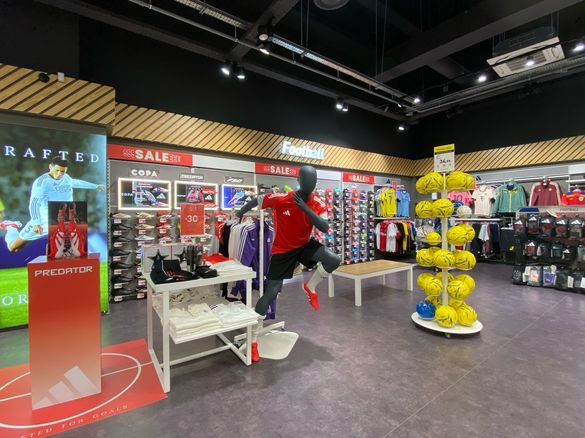 FOTO Intersport aduce în România un nou concept de magazin CONFIRMARE ...
