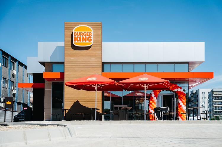 FOTO Burger King se extinde în România și deschide un nou restaurant ...