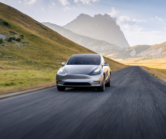 Tesla deschide un nou showroom în România. „Veniți alături de noi ...