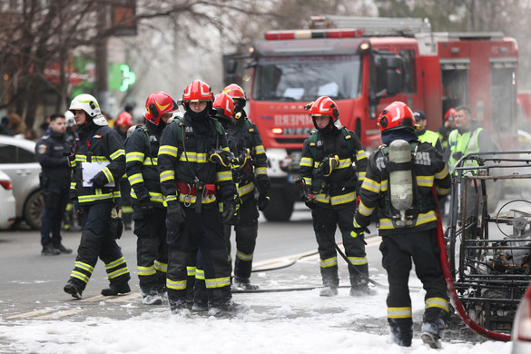 Imagini cu incendiul la mașina electrică, din capitală FOTO | PROFIT.ro