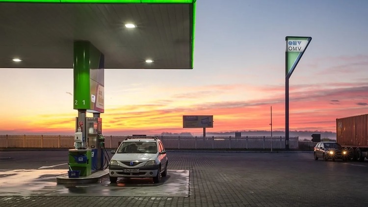 FOTO Așteptarea a luat sfârșit: OMV Petrom încee să ridice benzinării ...