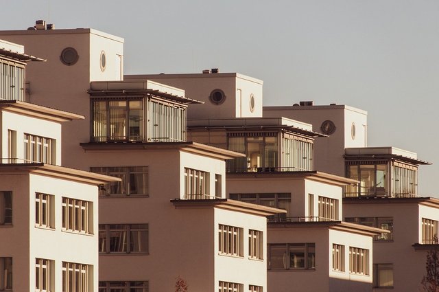 Câte luni de salariu sunt necesare pentru a cumpăra o casă în Europa ...