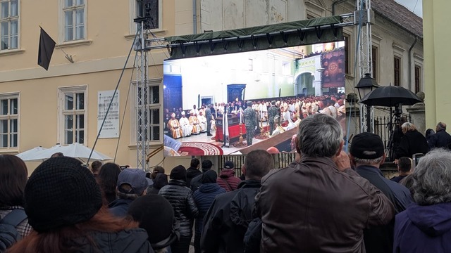 Zeci de credincioşi, la funeraliile Întâistătătorului Bisericii Greco ...