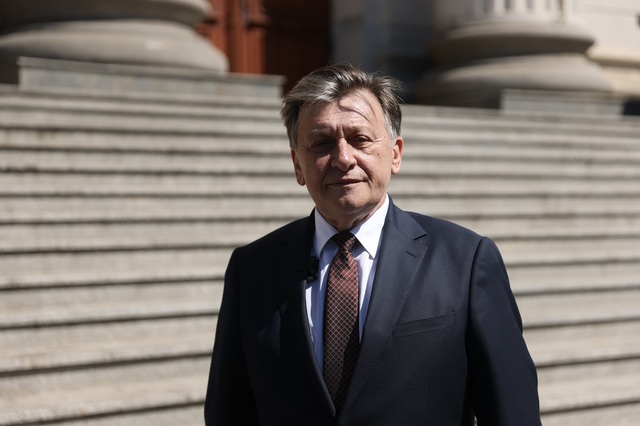 Antonescu: Între demagogi de joasă speţă care urmează să distrugă ...