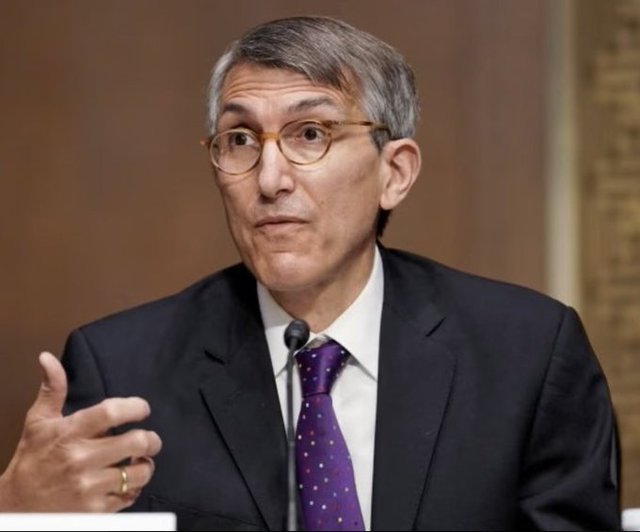 SUA: Şeful departamentului de vaccinuri din cadrul Agenţiei americane ...