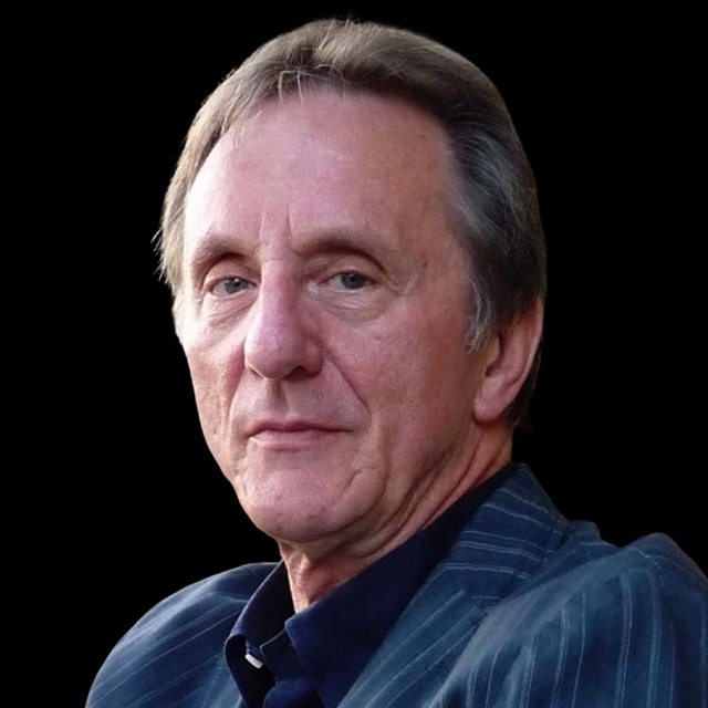 Regizorul britanic David Leland, cunoscut pentru "Wish You Were Here ...